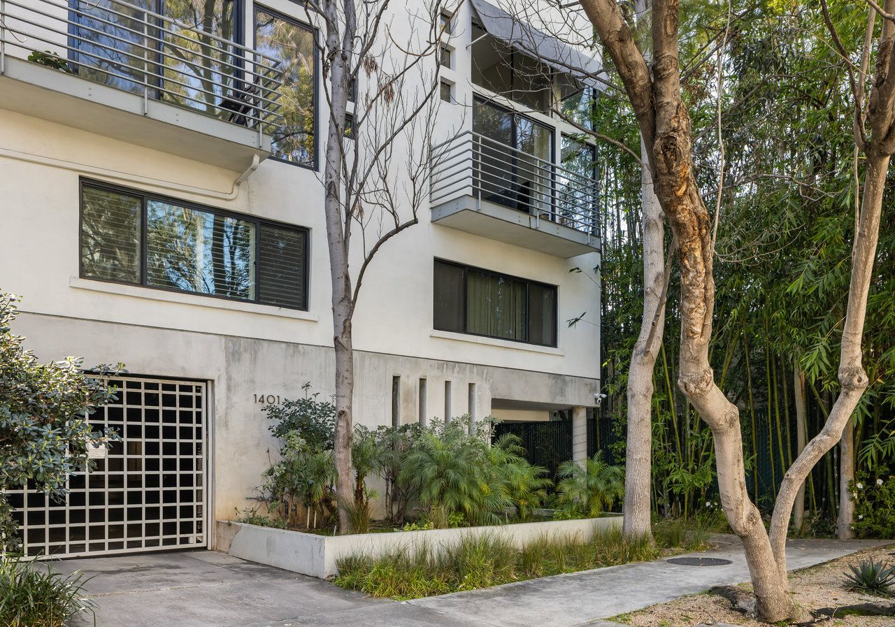 Westwood : 1401 Camden Drive #5