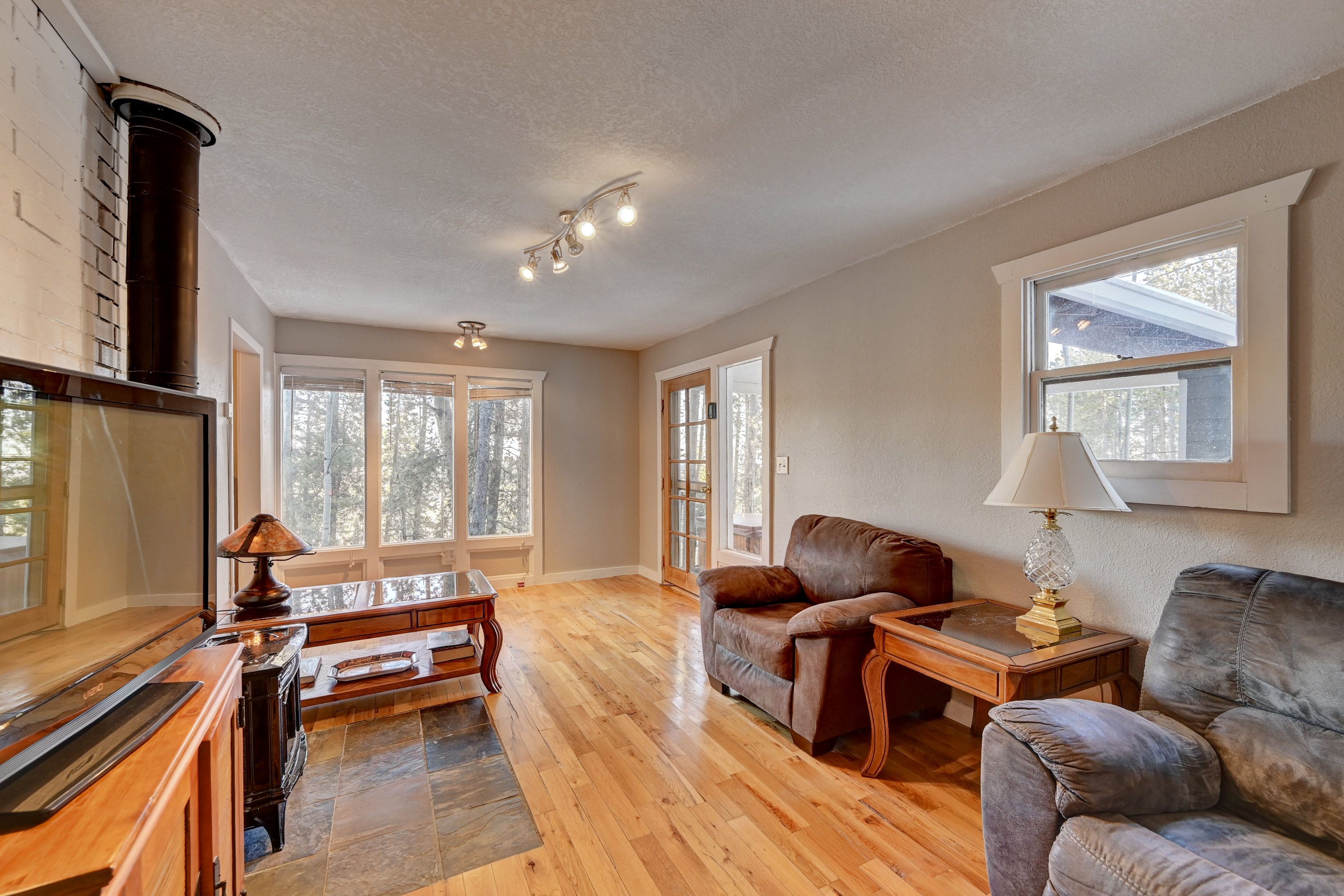 Quaint Cabin in the Woods