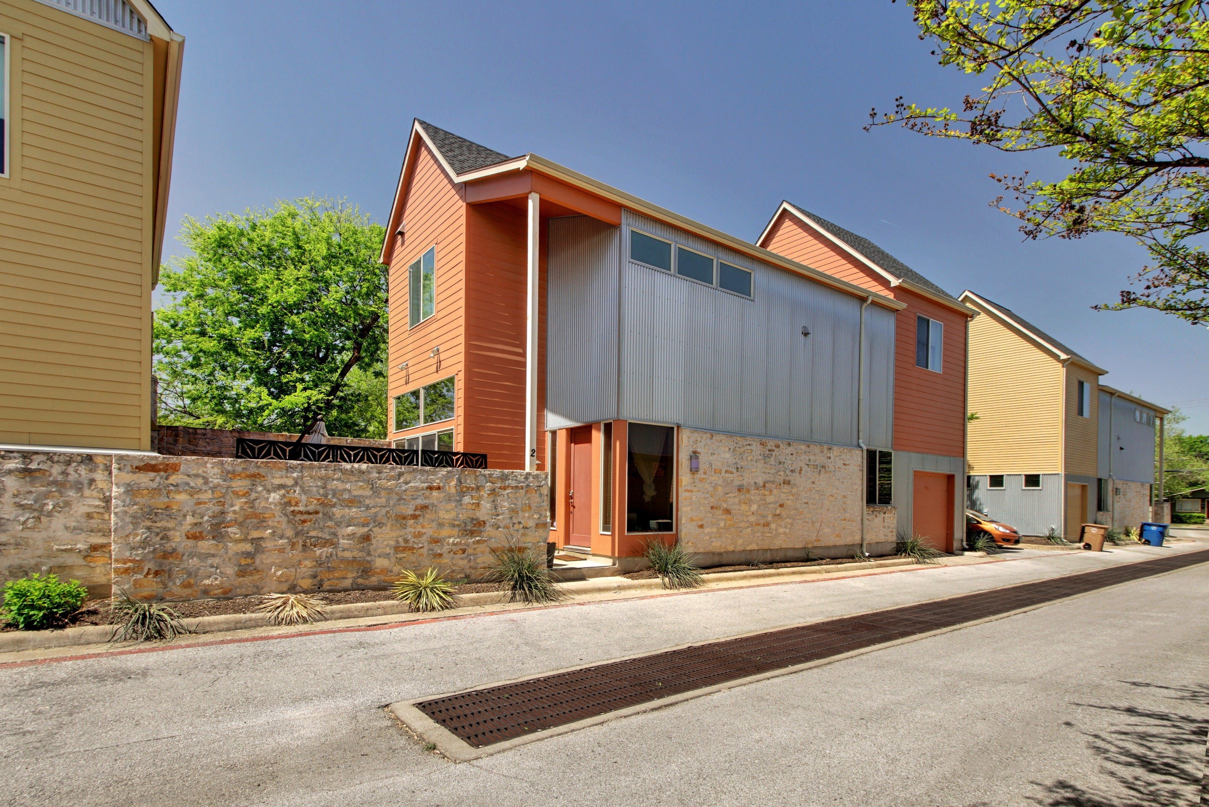 Contemporary stand-alone condo in Central Austin